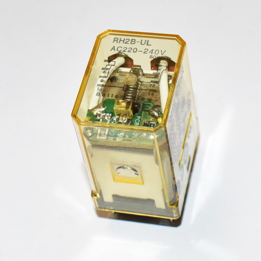 IDEC RH2B-UL 2-pol skifterelæ med sokkel - 230V spole - 10 Amp